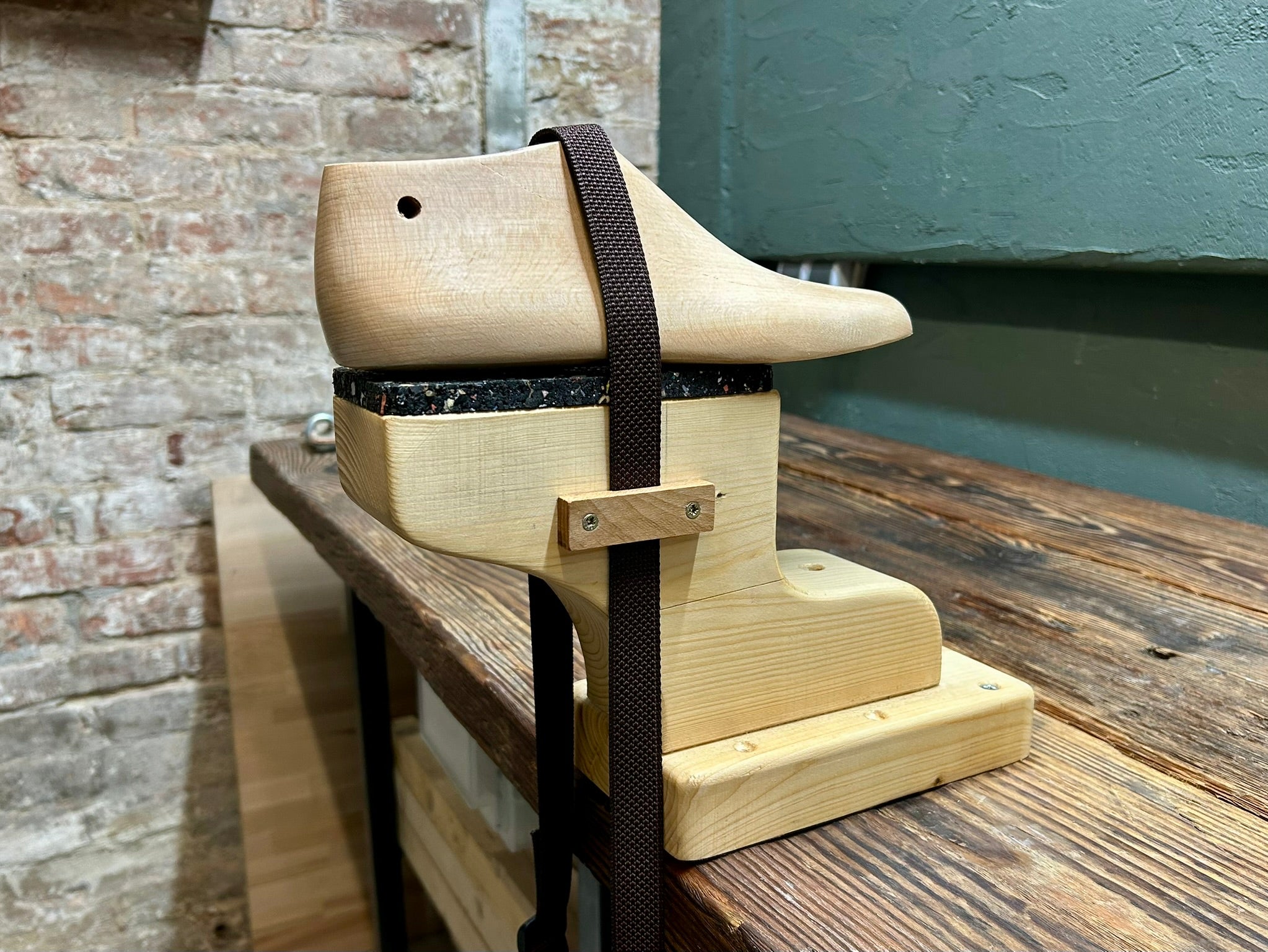 Last making stand – Shoemakercraft