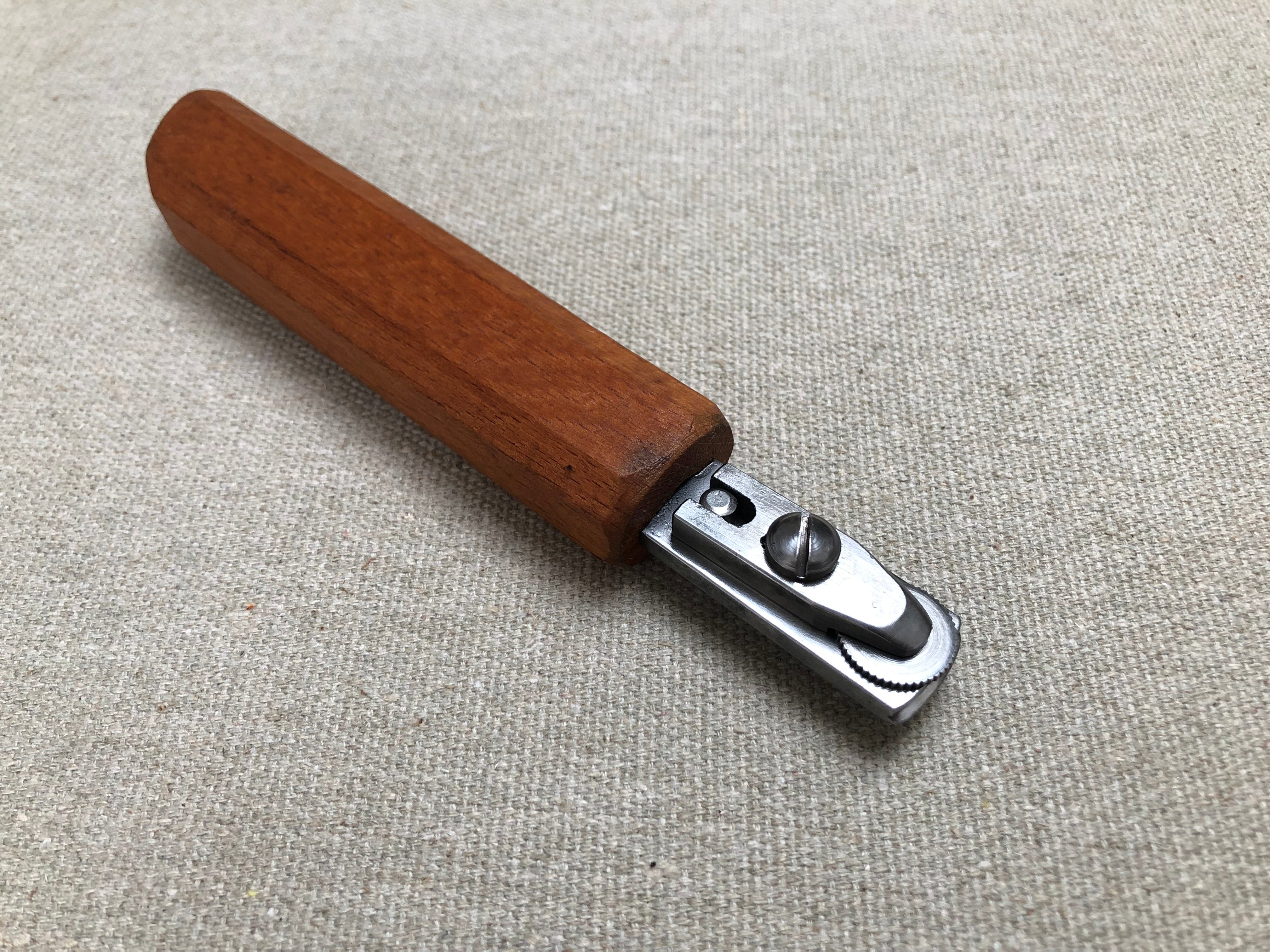 x Seat wheel for refined shoemaking – Shoemakercraft