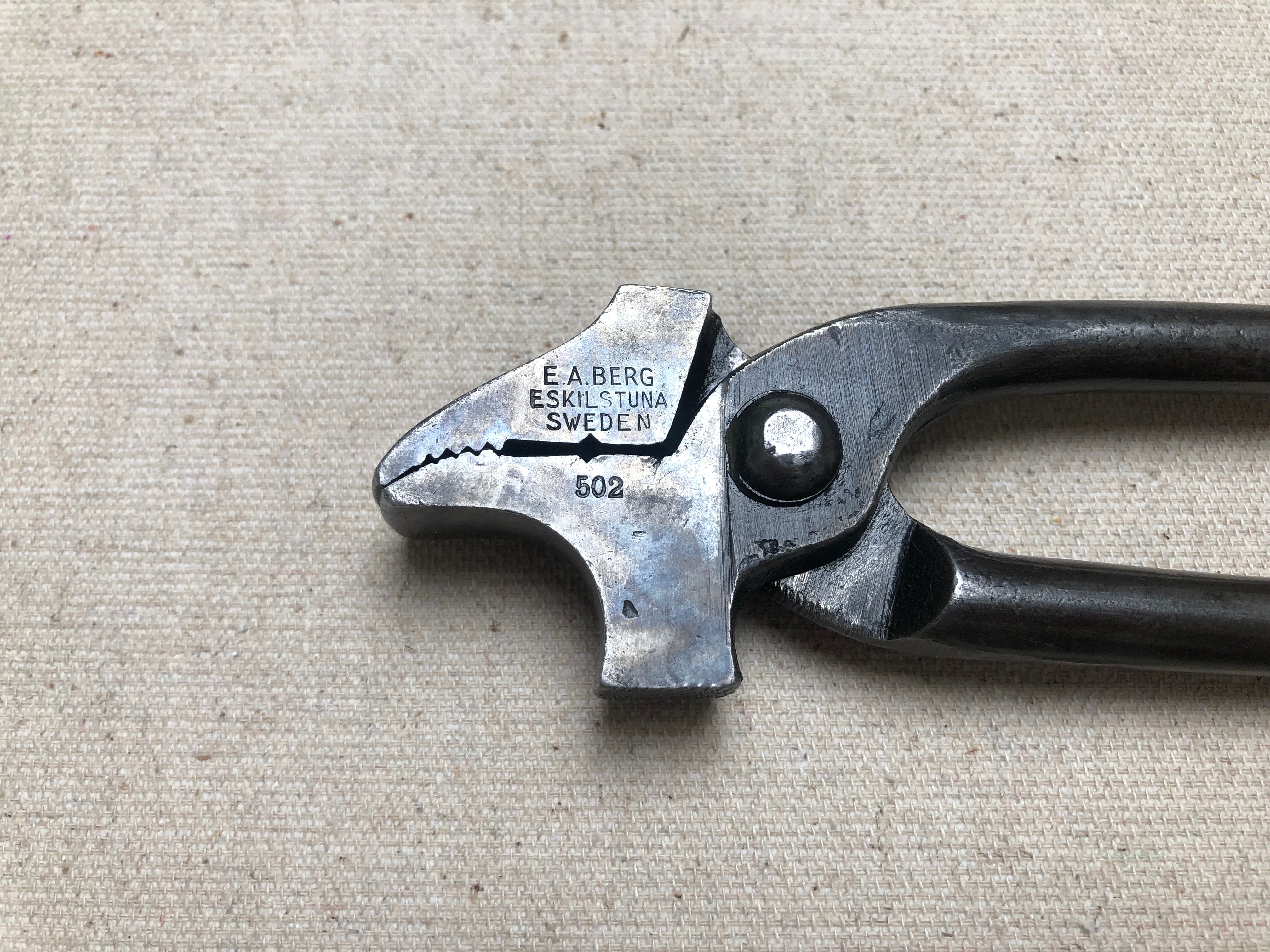 x E.A.Berg lasting pliers 502 – Shoemakercraft