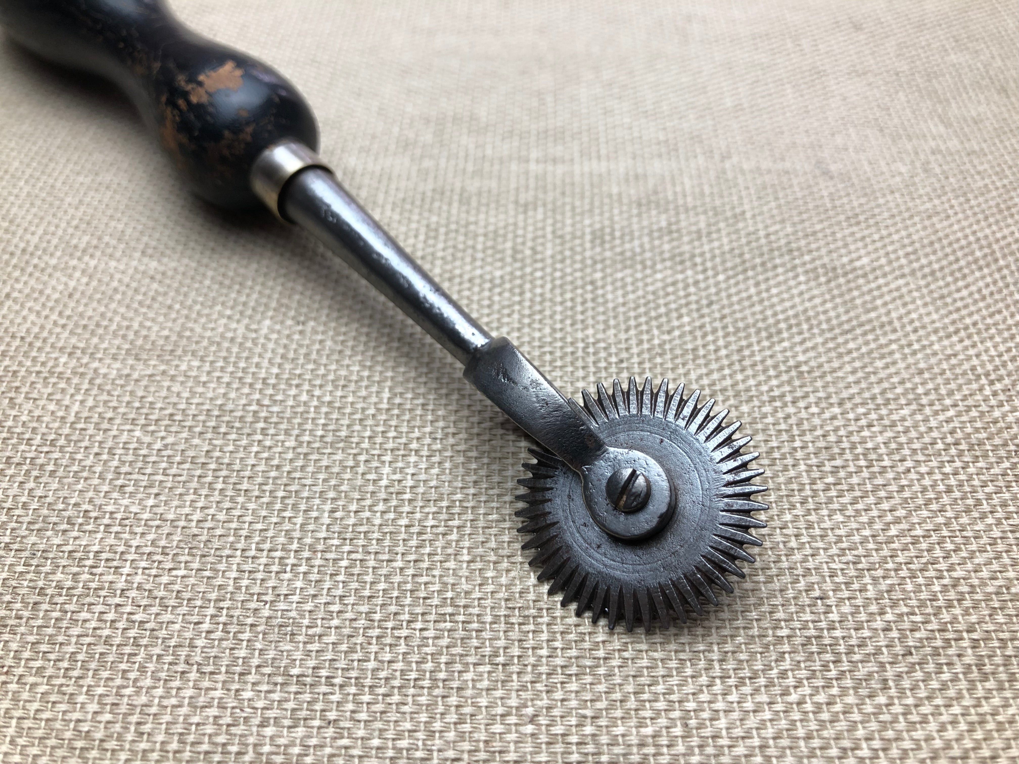 z Stitch marking wheel 13 stitches per inch – Shoemakercraft