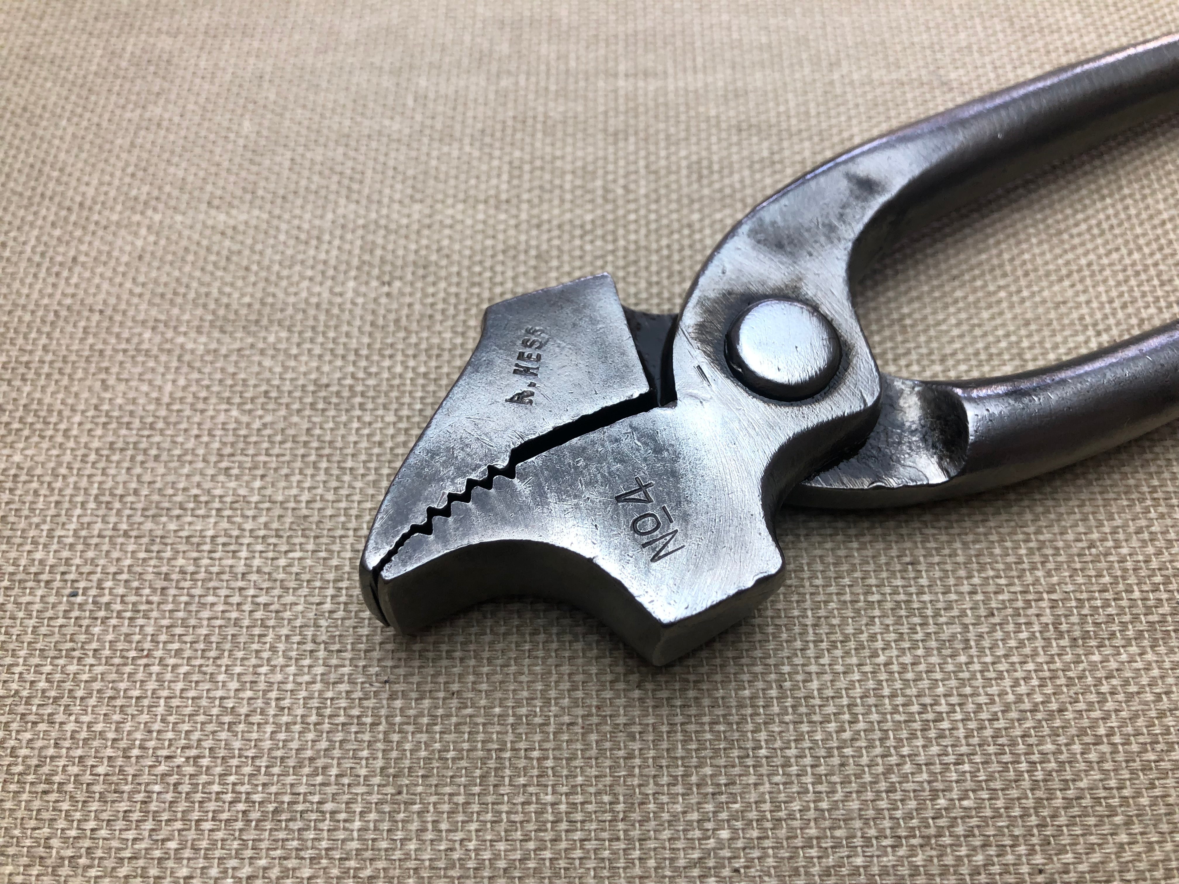 z Shoemaker lasting pliers by R.Hess Magstadt – Shoemakercraft